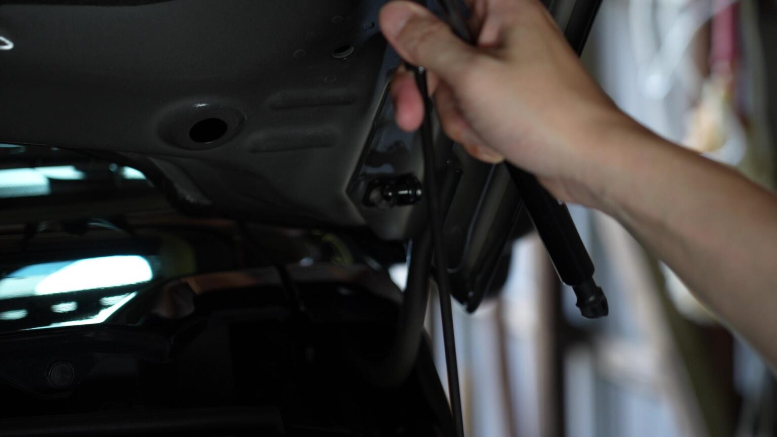 ジムニーシエラ jb74 ボンネットダンパー施工 [ diy ] - たまには好きなこともしようかな