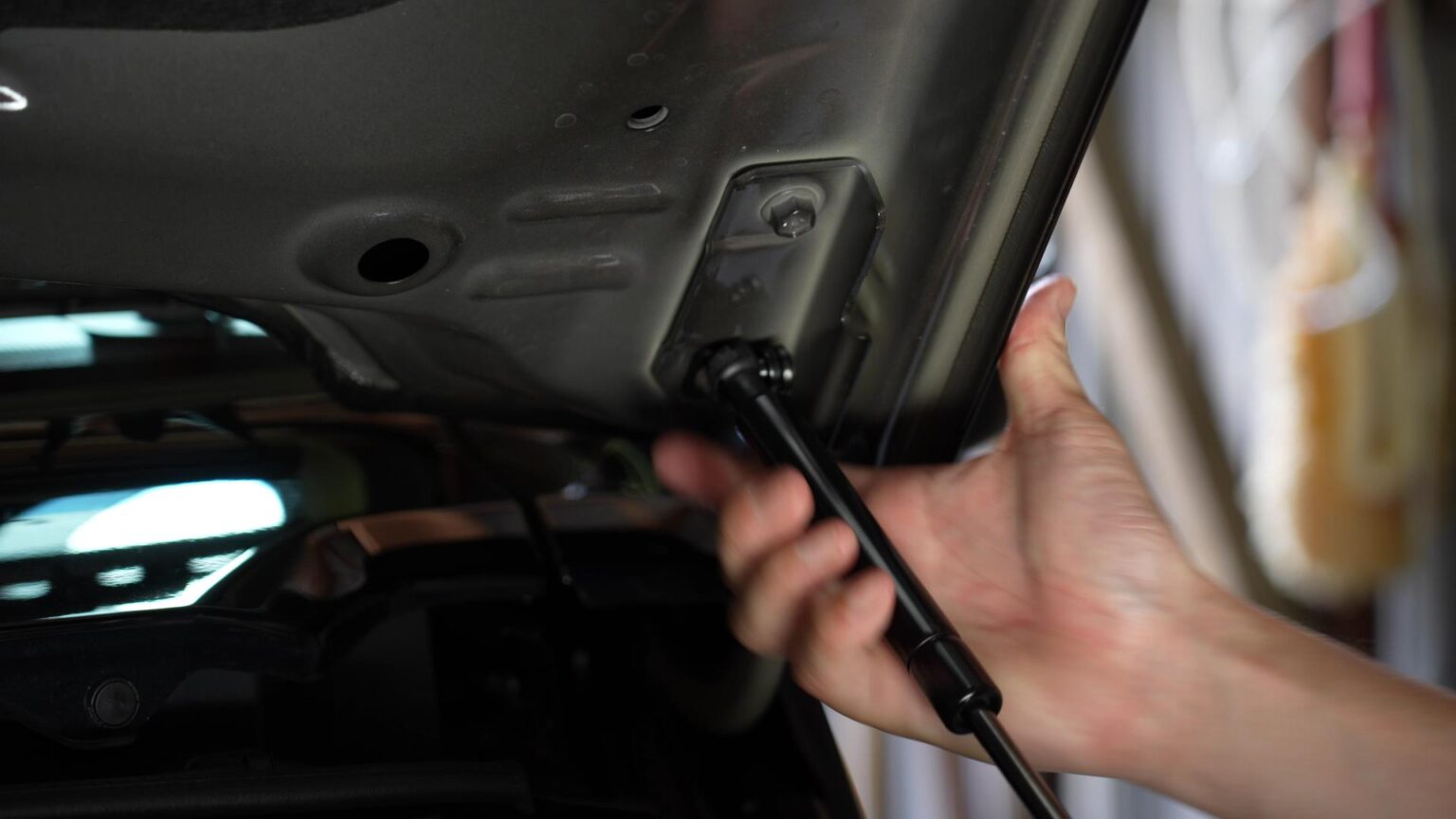 ジムニーシエラ jb74 ボンネットダンパー施工 [ diy ] - たまには好きなこともしようかな